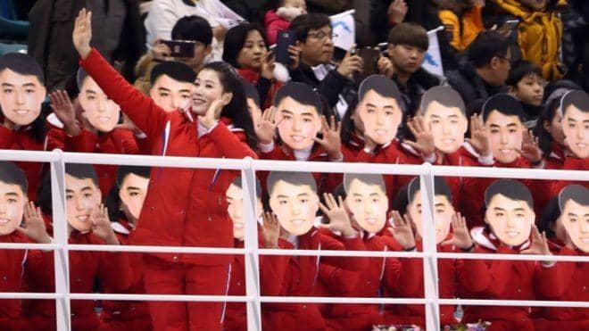 Bikin Heboh, Cheerleader Korut Kenakan topeng Bergambar Kim Il-sung ...