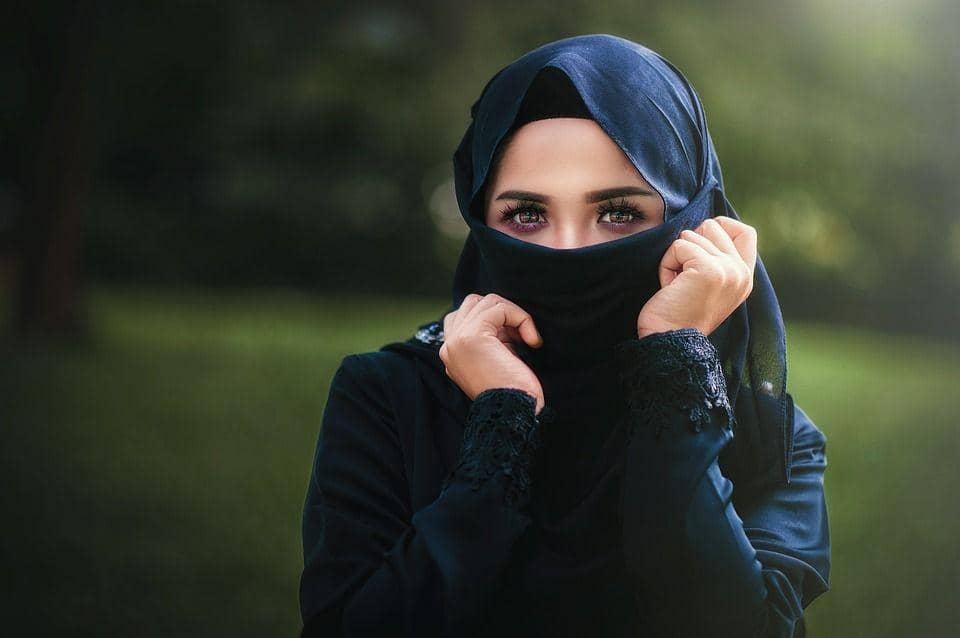 [Cerpen] Perempuan Bercadar Ungu itu Istri Temanku | IDN Times