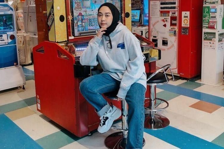 Profil dan Biodata Medina Dina, Pacarnya Gading Marten | Popmama.com