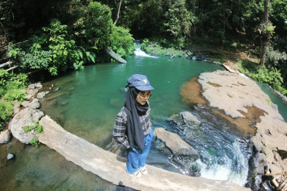 Mengunjungi Kesegaran Curug Layung di Kaki Gunung Burangrang | ID | IDN ...