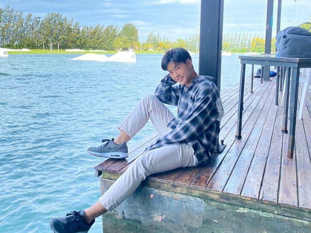 10 Potret Memesona Mick Metas, Adik Win Metawin yang Curi Perhati | IDN ...