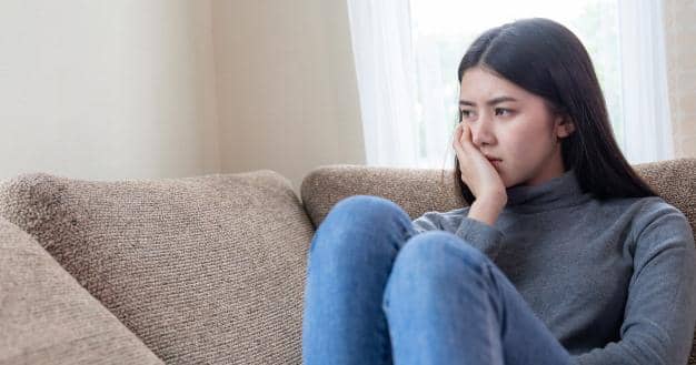 10 Lagu Galau Terbaru yang Sering Didengar Anak Remaja | Popmama.com