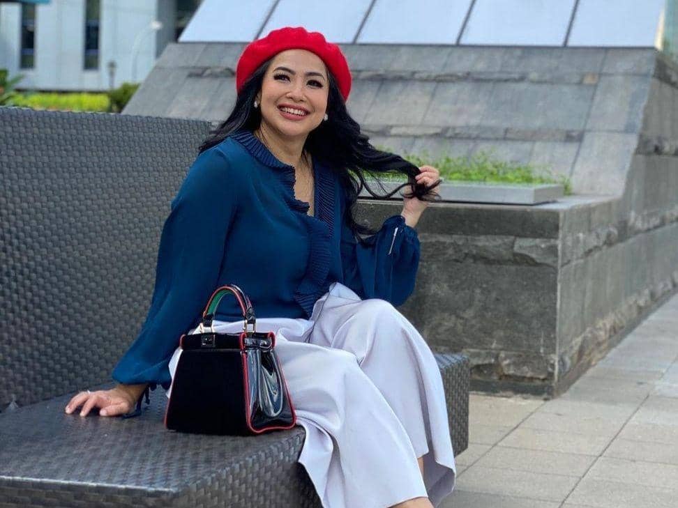 Fakta Feni Rose, Pembawa Acara Infotainment | IDN Times
