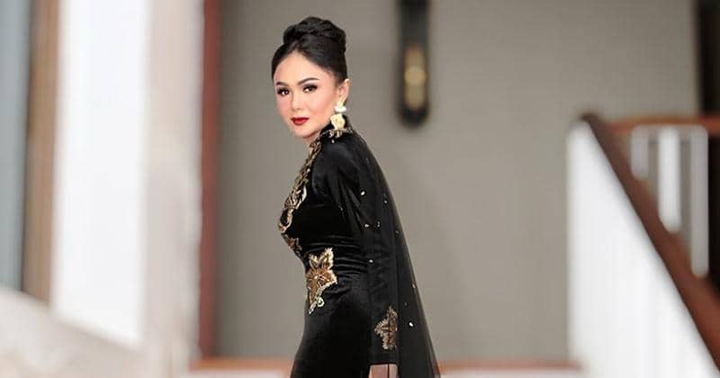 10 Foto Rumah Mewah Yuni Shara, Penuh dengan Tanaman | Popmama.com