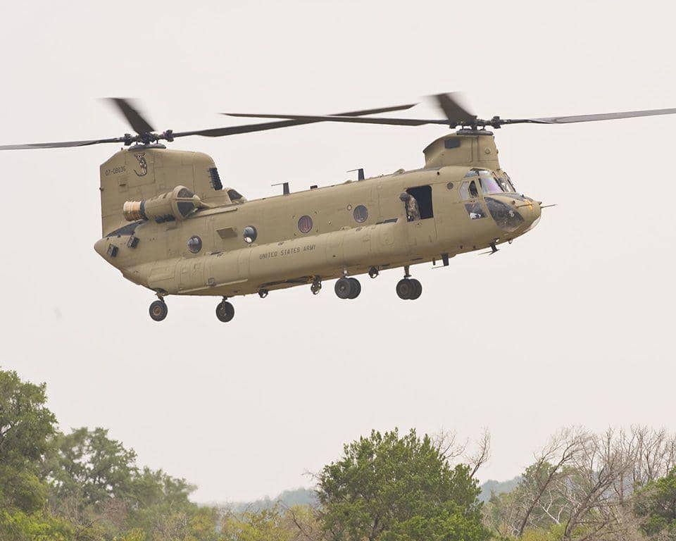 5 Fakta CH-47 Chinook, Helikopter Angkut Berat Militer | IDN Times