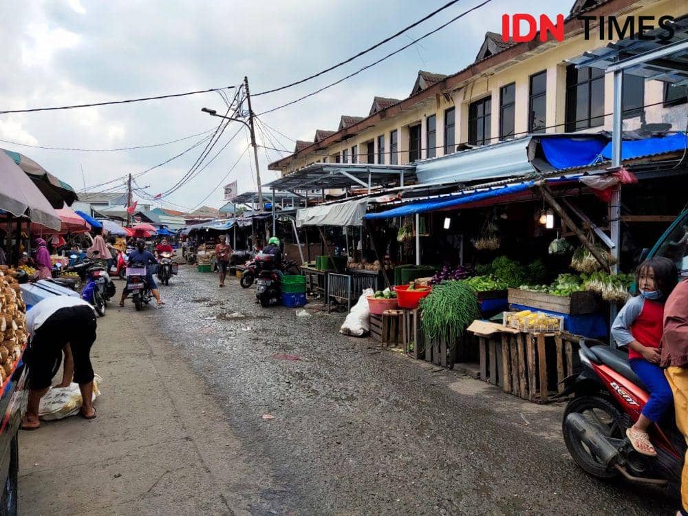 Tak Ada PPKM di Pasar Ciputat, Pedagang: Kami Butuh Makan! | IDN Times