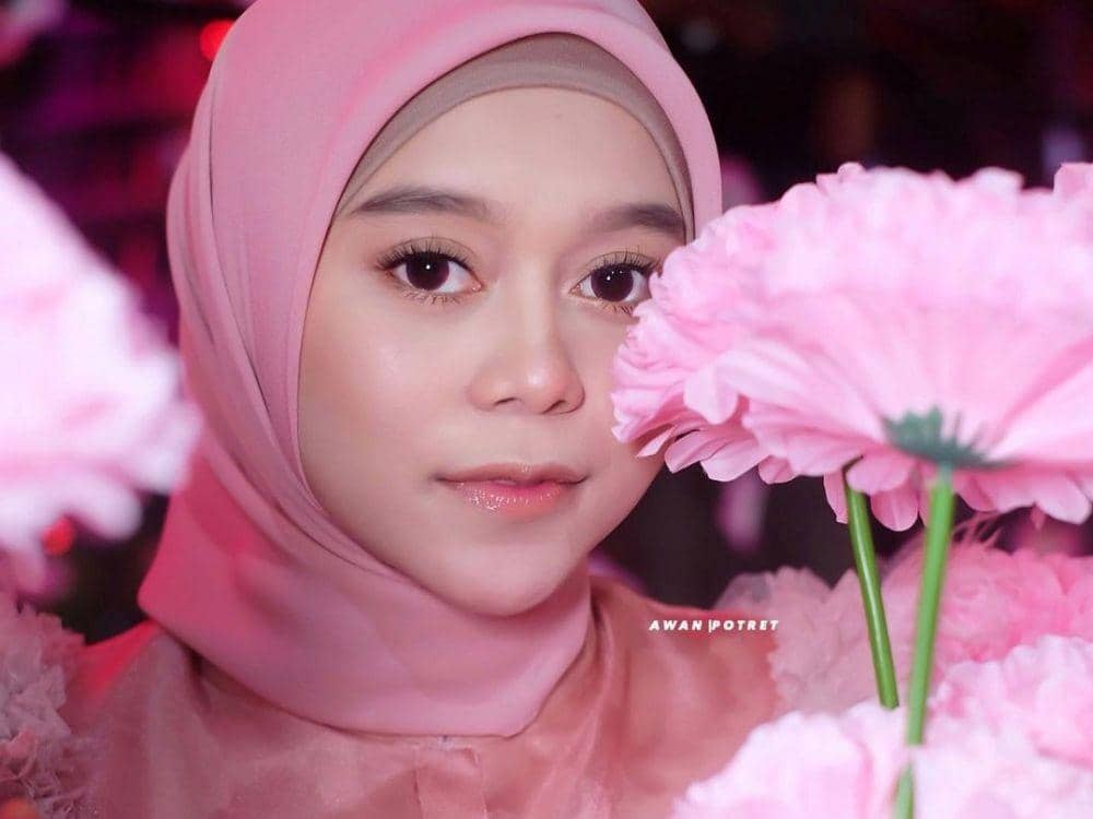 10 Gaun Mewah Lesti Kejora, Harganya Capai Belasan Juta! | IDN Times