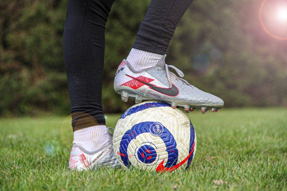 10 Sepatu Bola Termahal Milik Pesepak Bola Dunia, Fantastis! | IDN Times