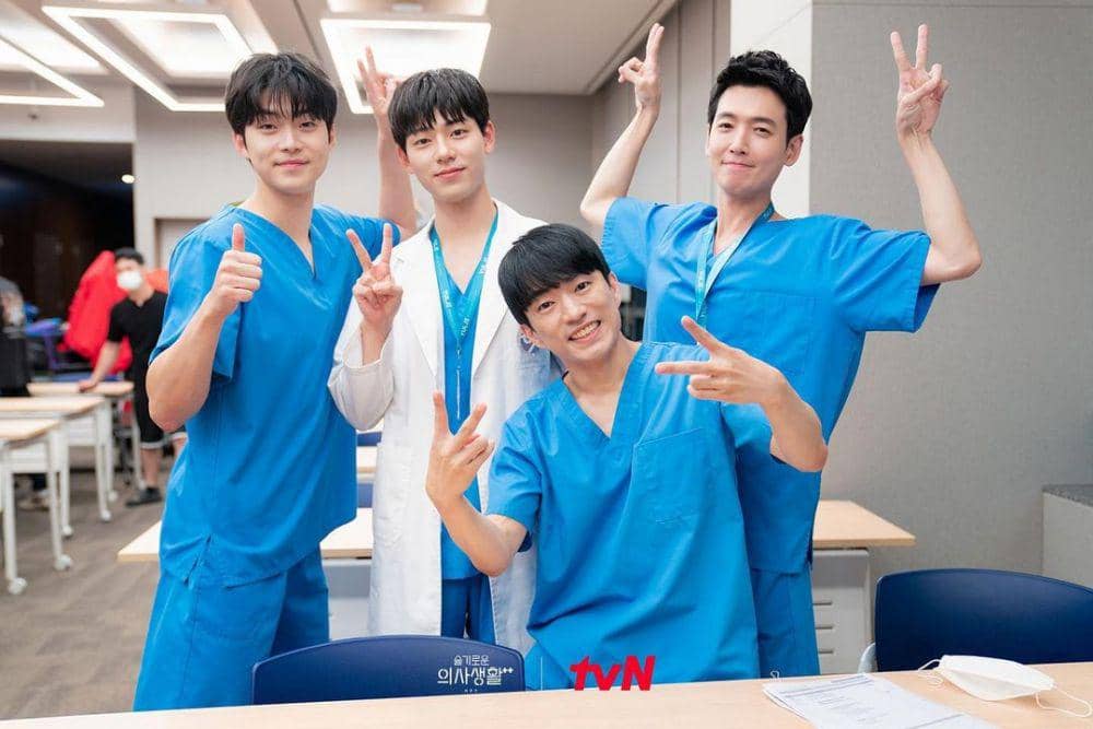 Potret Kekompakan Tim Nakes di Hospital Playlist 2, Kangen! | IDN Times