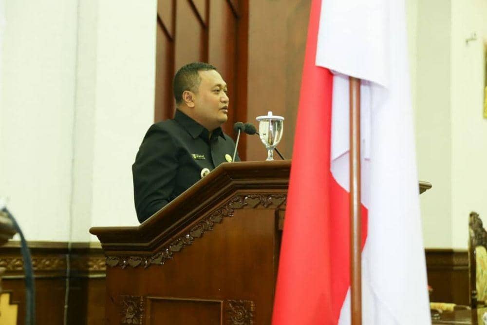 Profil Bupati Gianyar I Made Agus Mahayastra | IDN Times Bali