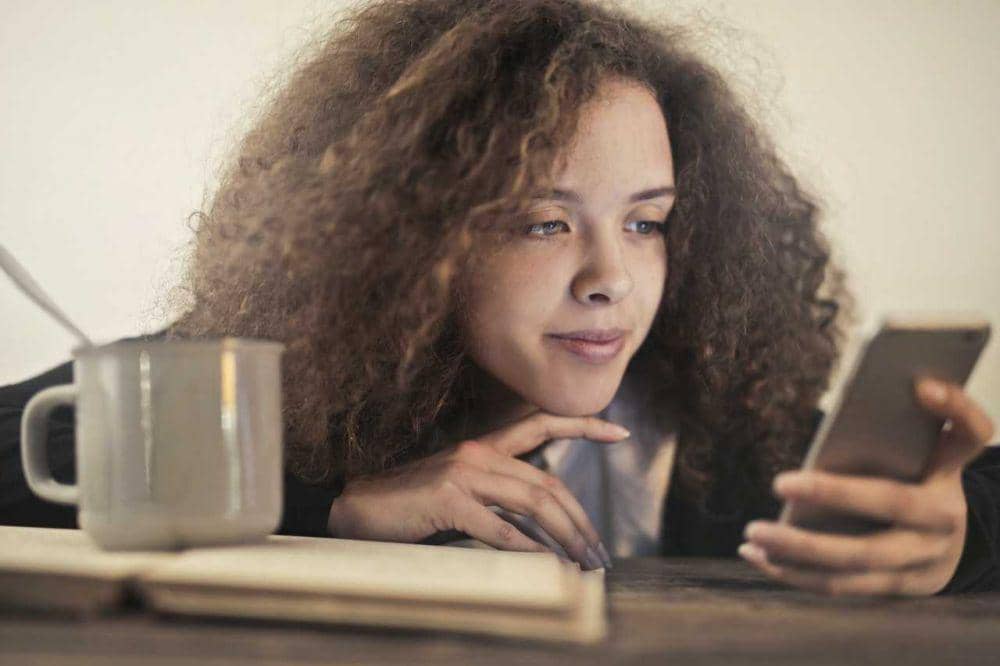 Cara Cek Masa Aktif Smartfren Lewat Dial, SMS, atau Aplikasi | IDN Times