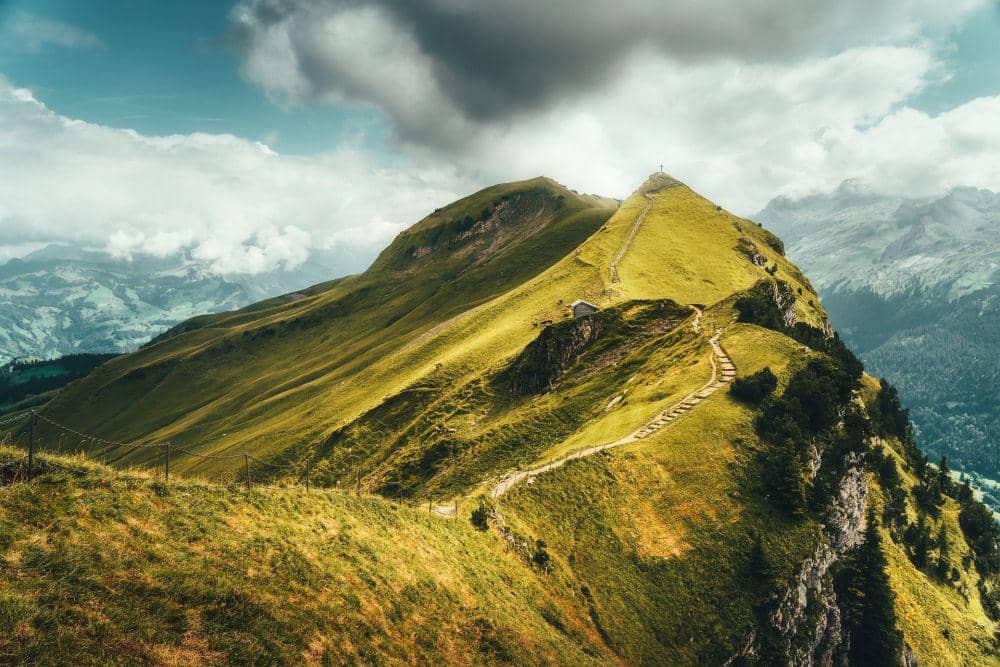 9 Peribahasa dengan Kata 'Gunung' | IDN Times