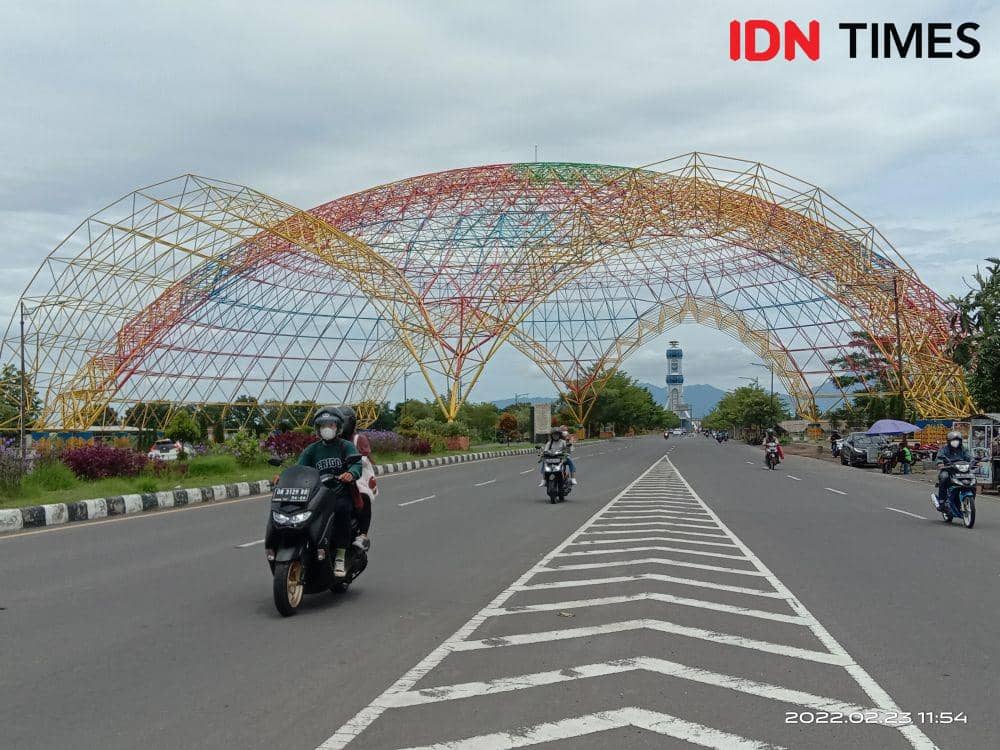 Jalur Eks Bandara - Monumen Tembolak Jadi Pusat Kuliner | IDN Times NTB