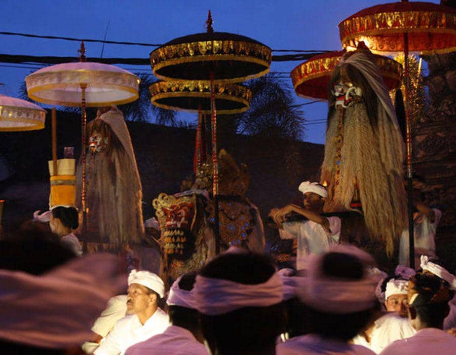 5 Tradisi Hari Raya Kuningan di Bali, Ada yang Berbagi Uang | IDN Times ...