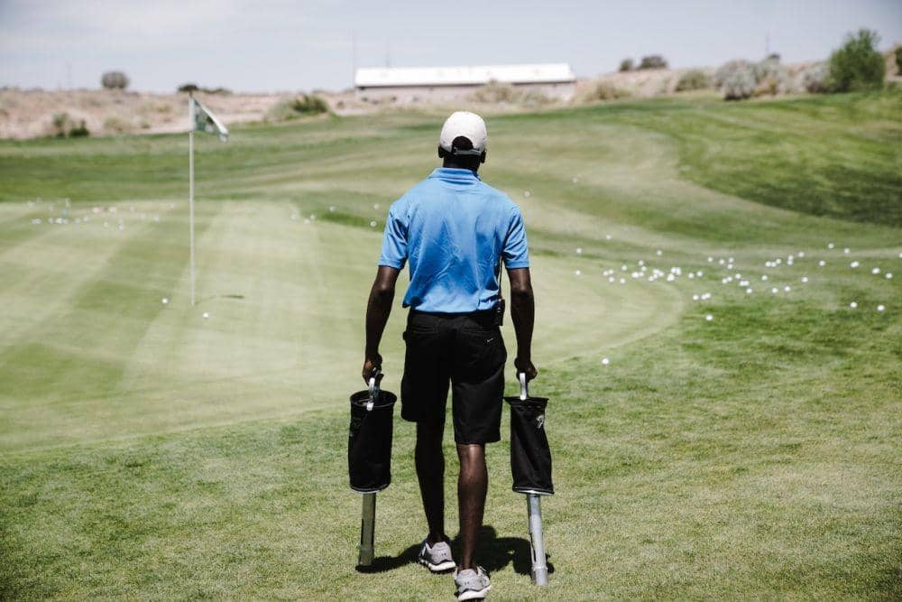 Mengenal Caddy Golf, Pendamping Pemain Golf yang Harus Serba Bisa | IDN ...