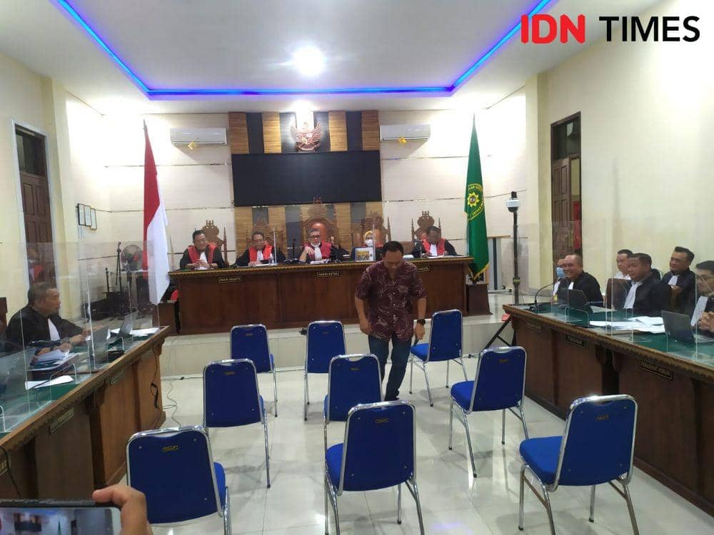 Anak Lulus FK Unila, Kombes Joko Sumarno Beri Rp150 Juta | IDN Times ...