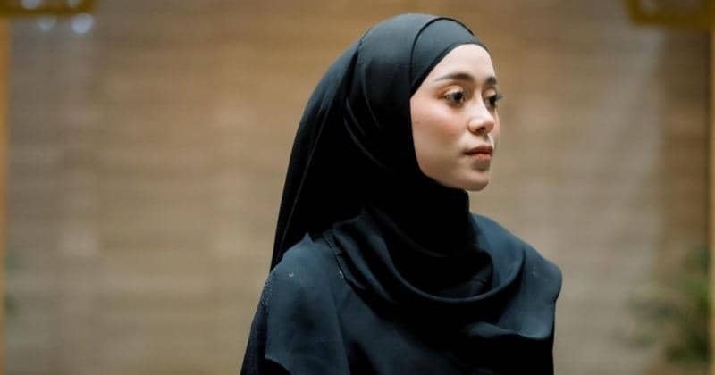 Lirik Lagu 'Insan Biasa' Lesti Kejora, Bertahan Atas Cinta | Popmama.com