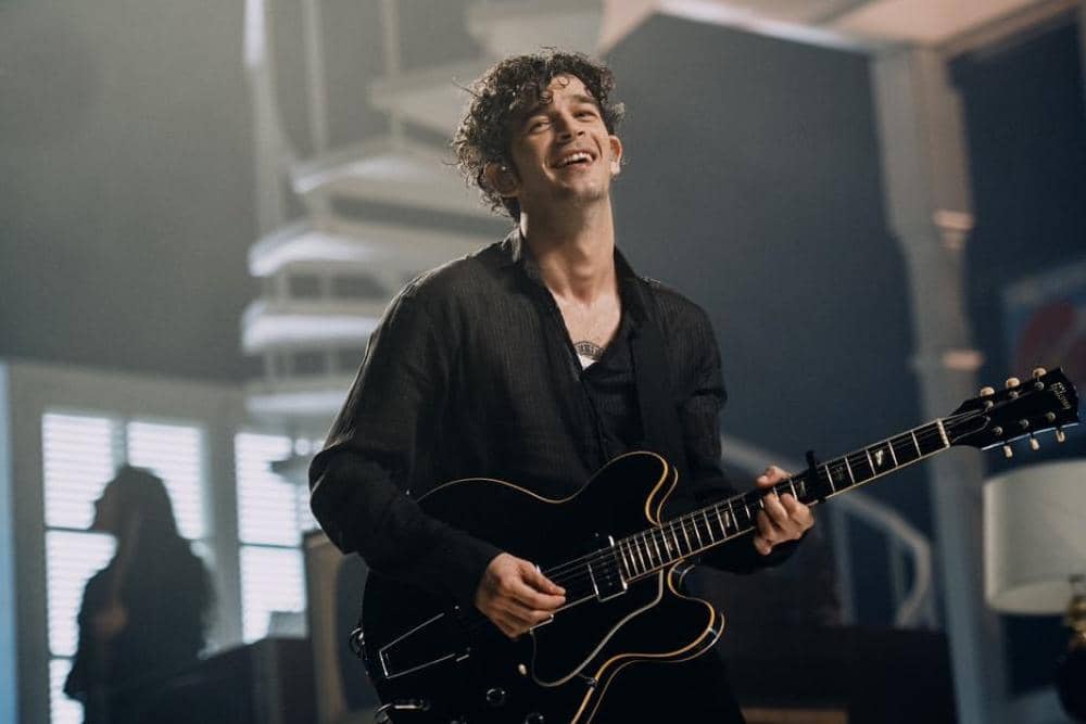 Profil Matty Healy, Vokalis The 1975 Pacar Baru Taylor Swift | Popbela.com