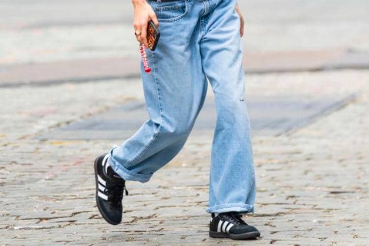 7 Kombinasi Outfit Edgy dengan Sneakers Klasik | Popbela.com