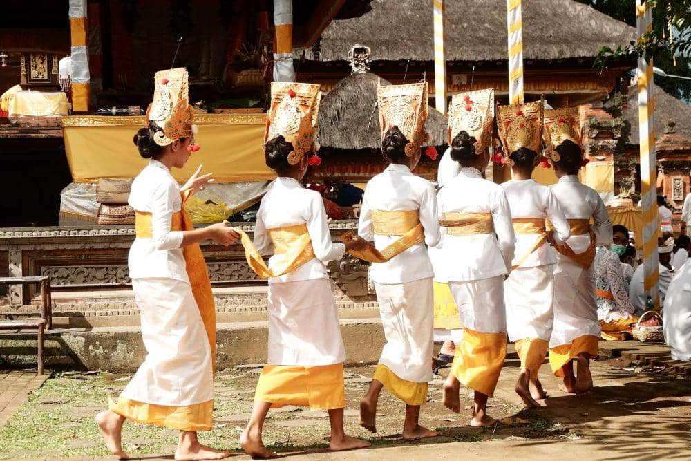 8 Rekomendasi Tari Rejang Kreasi untuk Piodalan Pura di Bali | IDN ...