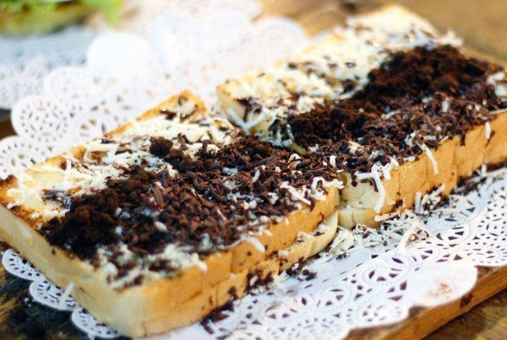Roti Bakar Keju Cokelat | IDN Times