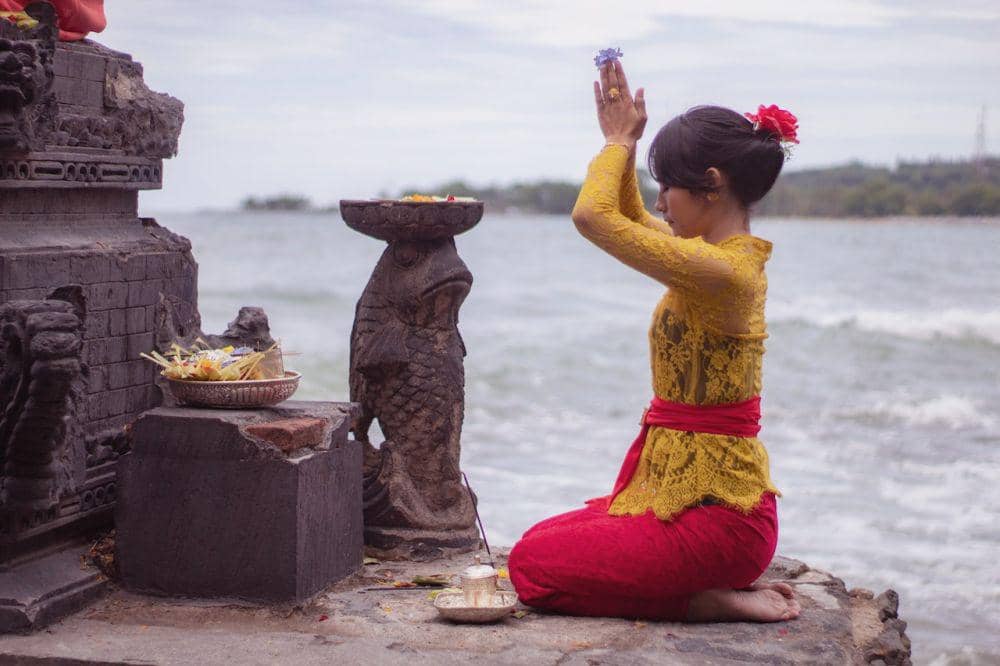 5 Ritual Keagamaan Pemujaan Leluhur Umat Hindu di Bali | IDN Times
