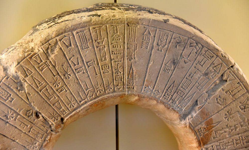 Fakta Aksara Paku Cuneiform, Sistem Penulisan Tertua di Duni | IDN Times