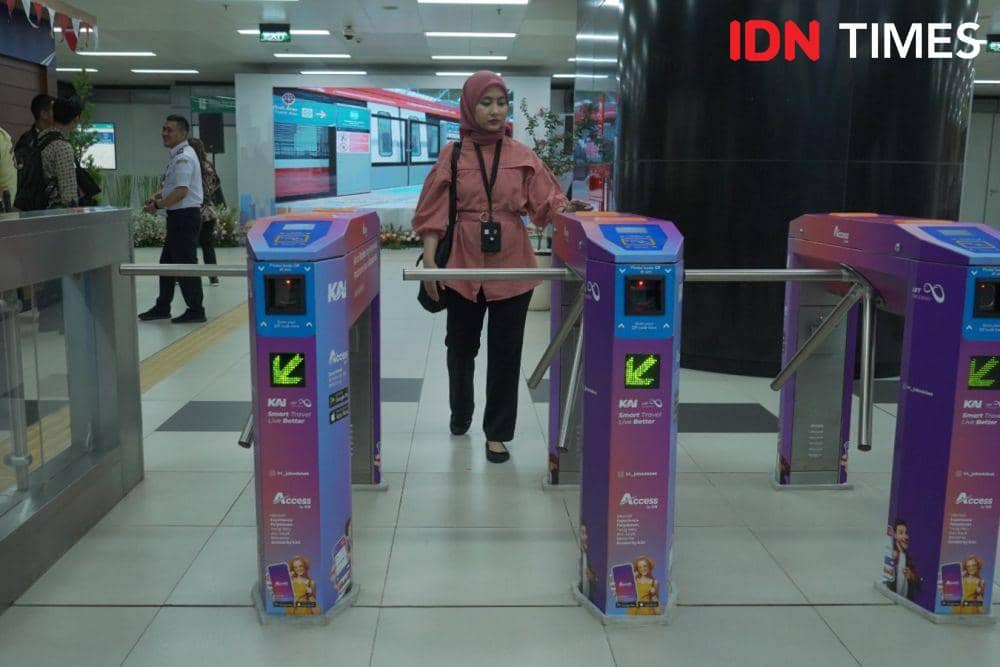 Penumpang LRT Tap In dan Tap Out di Stasiun Sama Kena Tarif | IDN Times