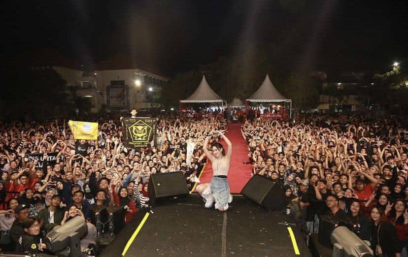Celana Happy Asmara Sampai Sobek di Konser Untag Surabaya | IDN Times