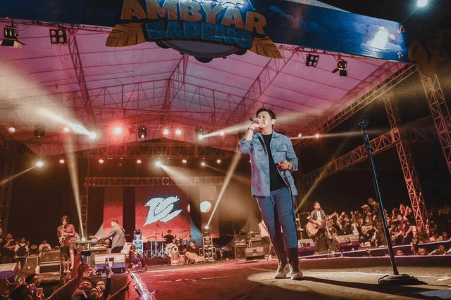 Lirik Lagu Dumes - Denny Caknan feat Wawes, Lagi Trending | IDN Times