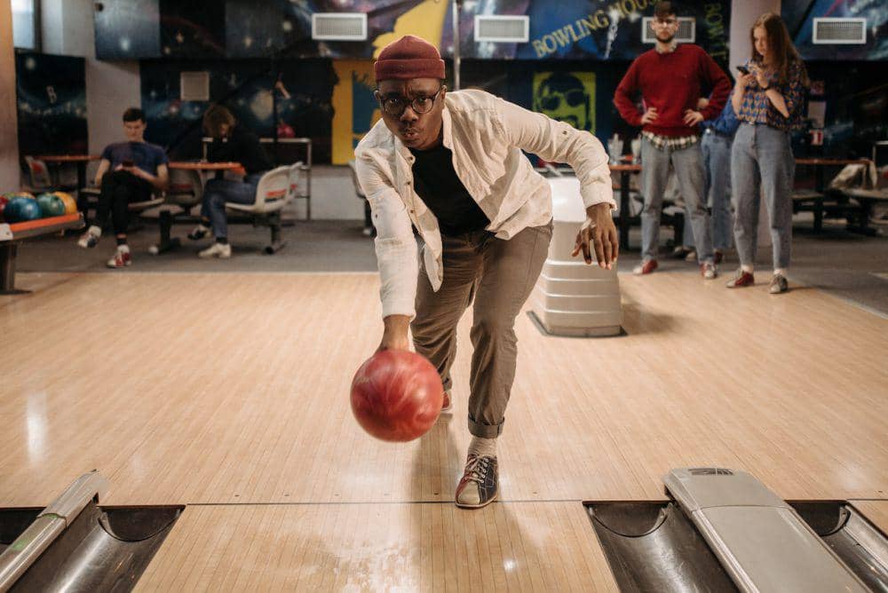 Olahraga Bowling: Sejarah, Peraturan, Peralatan, dan Teknik | IDN Times