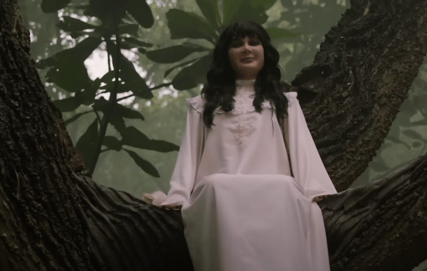 Adegan Ikonik Film Suzzanna: Malam Jumat Kliwon di Netflix | IDN Times ...
