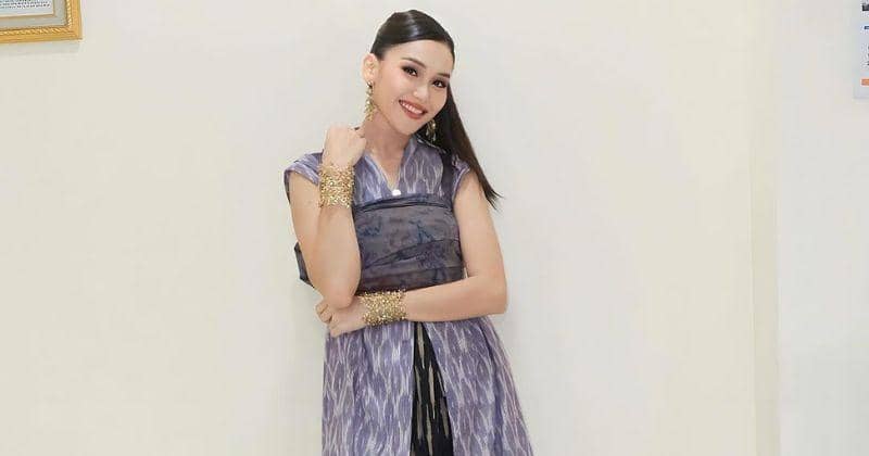 9 Fakta Keluarga Ayu Ting Ting, Adiknya Meninggal Dunia | Popmama.com