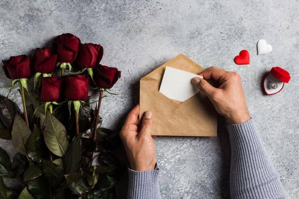 13 Puisi Cinta Pendek yang Romantis untuk Orang Tersayang | Popbela.com
