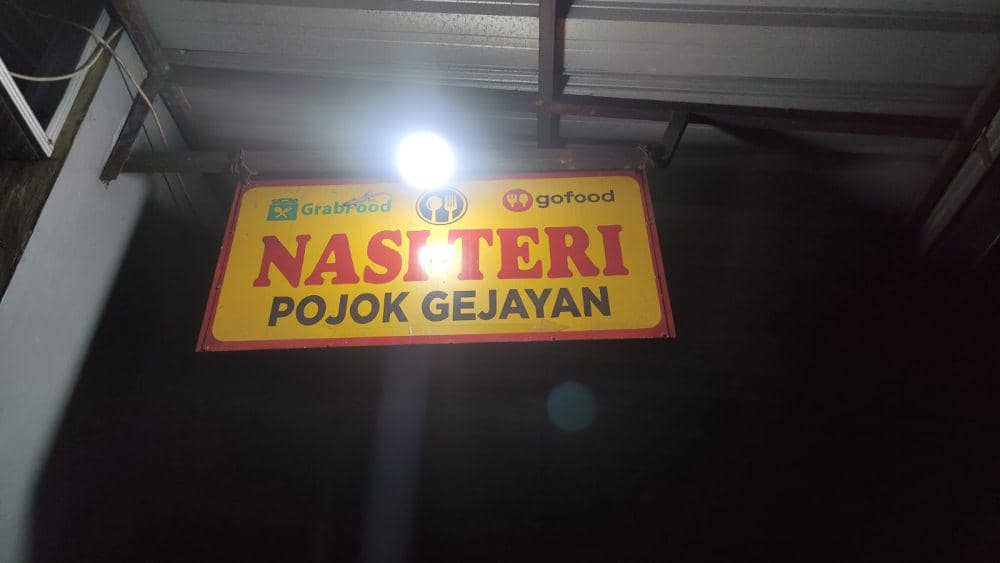 Nasi Teri Pojok Gejayan, Kuliner Penyelamat saat Malam Hari | IDN Times ...