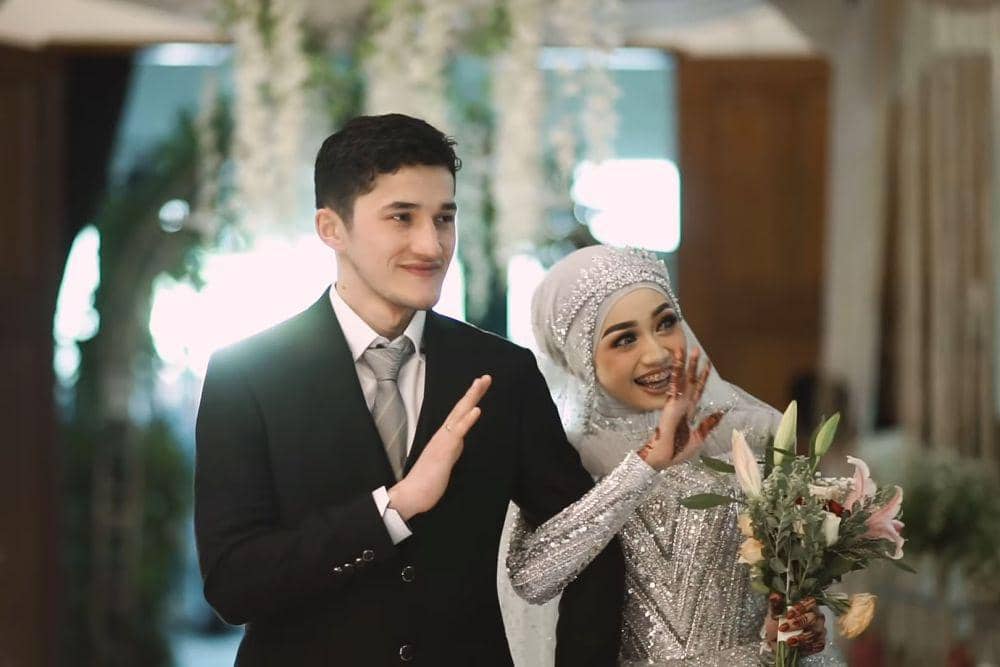 7 Potret Pernikahan Veve Zulfikar, Berjodoh Pria Uzbekistan | IDN Times
