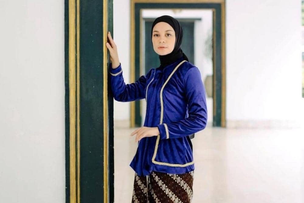 9 Inspirasi Kebaya Bludru untuk Pesta a la Artis, Menawan! | Popbela.com