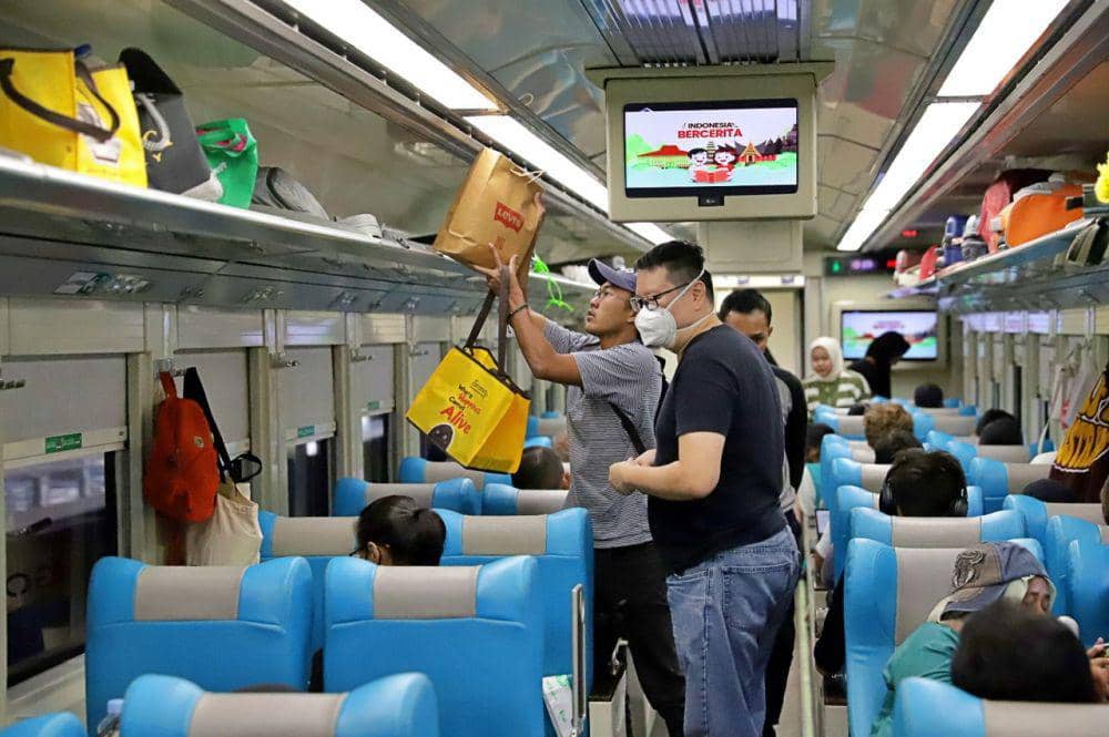 3 Cara Memilih Kursi Kereta Api agar Tidak Berjalan Mundur | IDN Times
