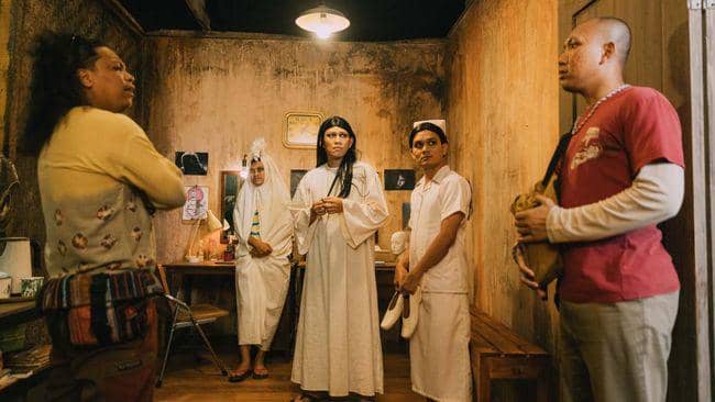 27 Film Komedi Indonesia Terbaik, Dijamin Ketawa Terpingkal | IDN Times