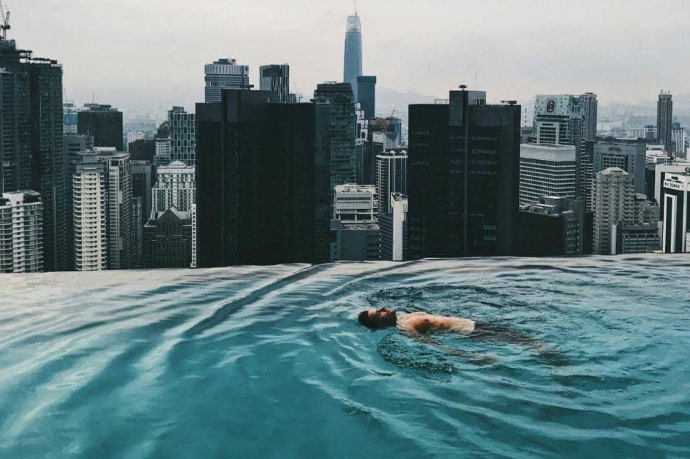 9 Macam Tempat Berenang Unik, Pengalaman Lebih Seru! | IDN Times