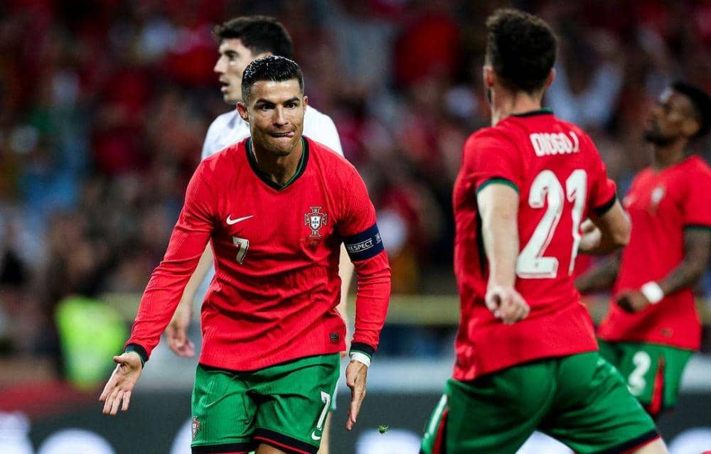 Jersey Bertanda Tangan Ronaldo Ditawar Sampai Rp88 Juta? | IDN Times