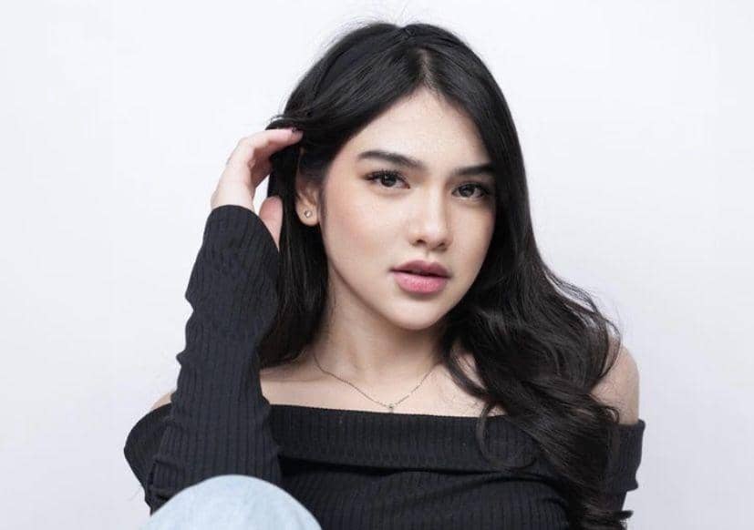Biodata dan Profil Davina Karamoy Lengkap dengan Karyanya | IDN Times