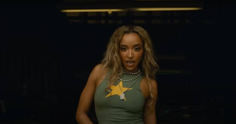 Lirik Lagu 'Nasty Girl' Tinashe, Viral di TikTok | Popmama.com