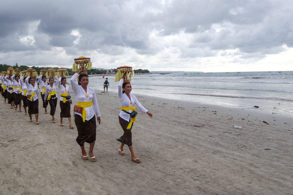 5 Toko Kebaya di Denpasar, Beragam Model dan Warna | IDN Times Bali