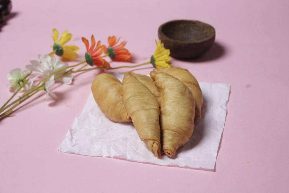 Resep Molen Mini Cokelat yang Renyah di Luar Lumer di Dalam | IDN Times