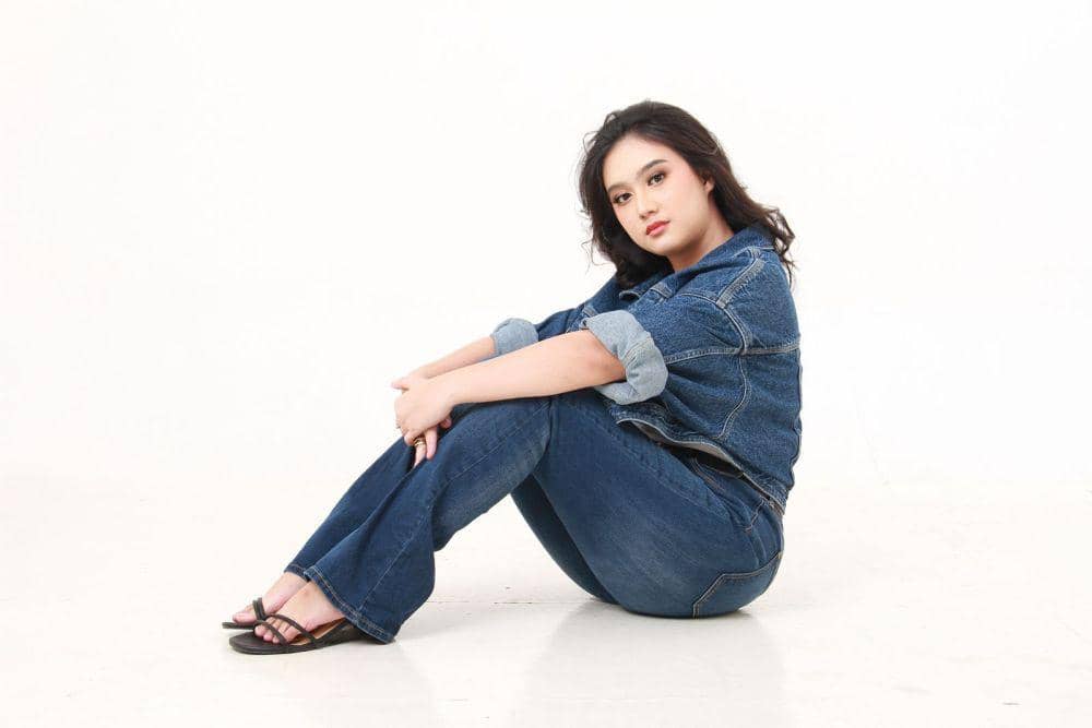 Awali Karier, Alika Rilis Debut Single Berjudul Kita Berbeda | IDN Times