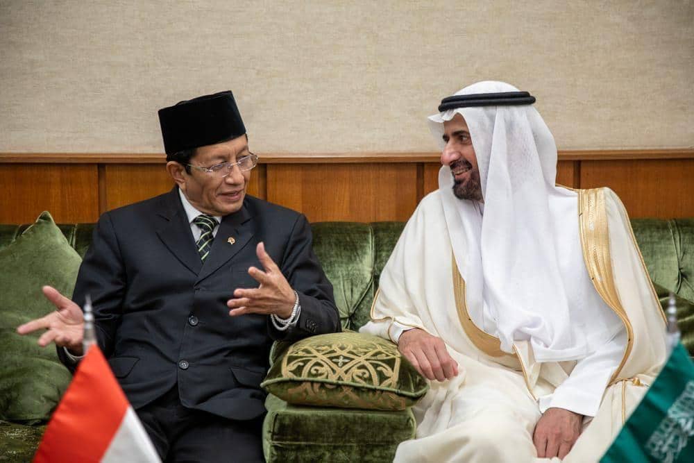 50 Pantun Lucu 2 Baris Bikin Ngakak, Mengocok Perut! | POPBELA.com