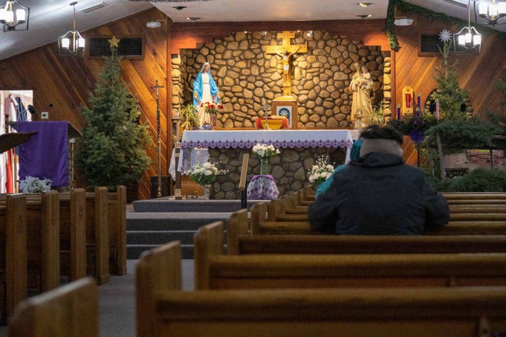 Lirik Lagu Gloria in Excelsis Deo - Gregorian | IDN Times