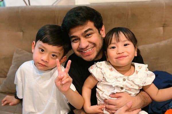 Natsuki dan Ritsuki ke Rumah Fadil Jaidi, Kayak Anak Sendiri | IDN Times