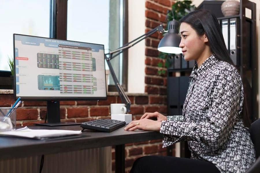 2 Cara Memasukkan Foto ke Excel di Luar dan Dalam Sel | IDN Times